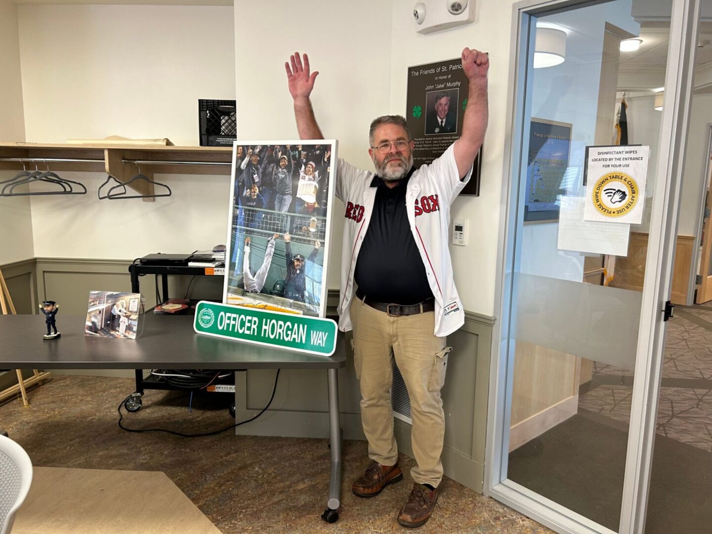 Seniors celebrate Sox with Steve Horgan - Hometown Weekly