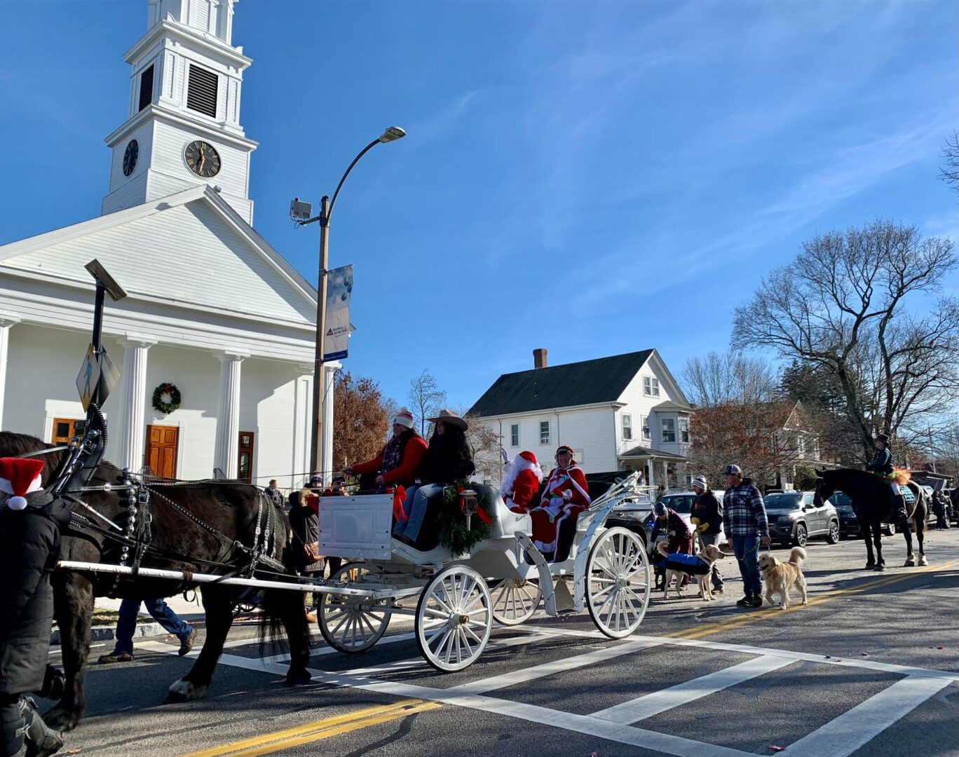 Santa comes to town - Hometown Weekly