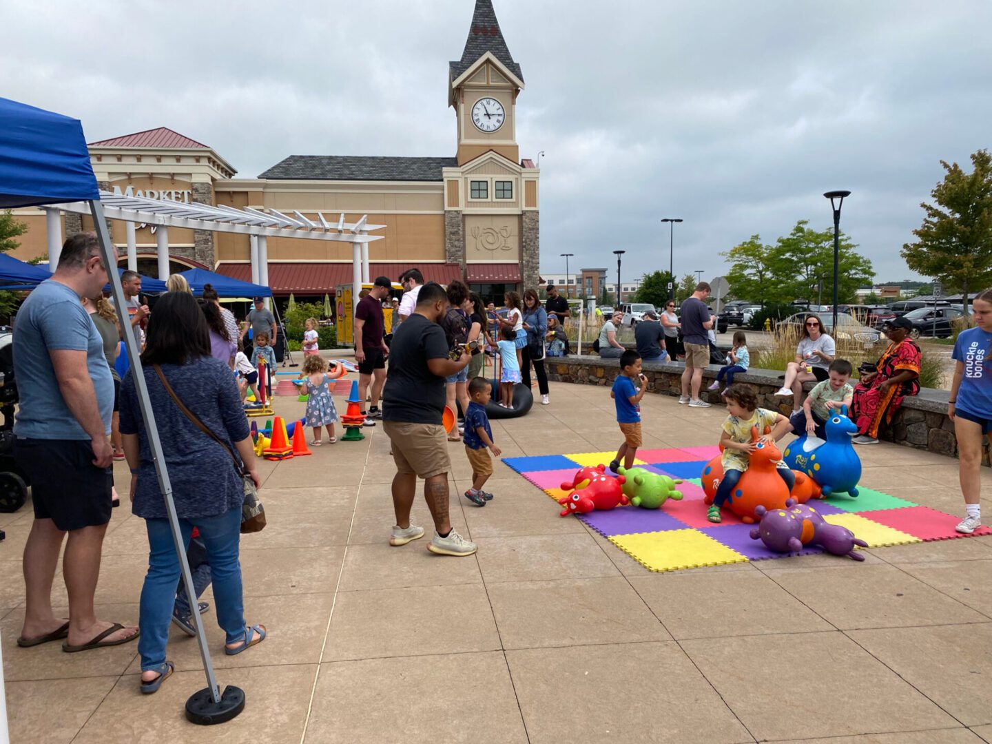 Locals enjoy the end of summer block party - Hometown Weekly