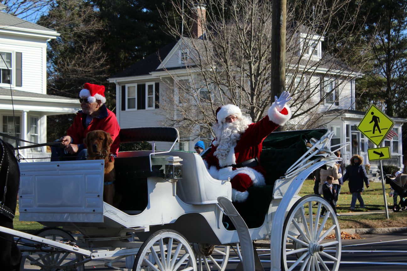 Santa parades through Walpole - Hometown Weekly